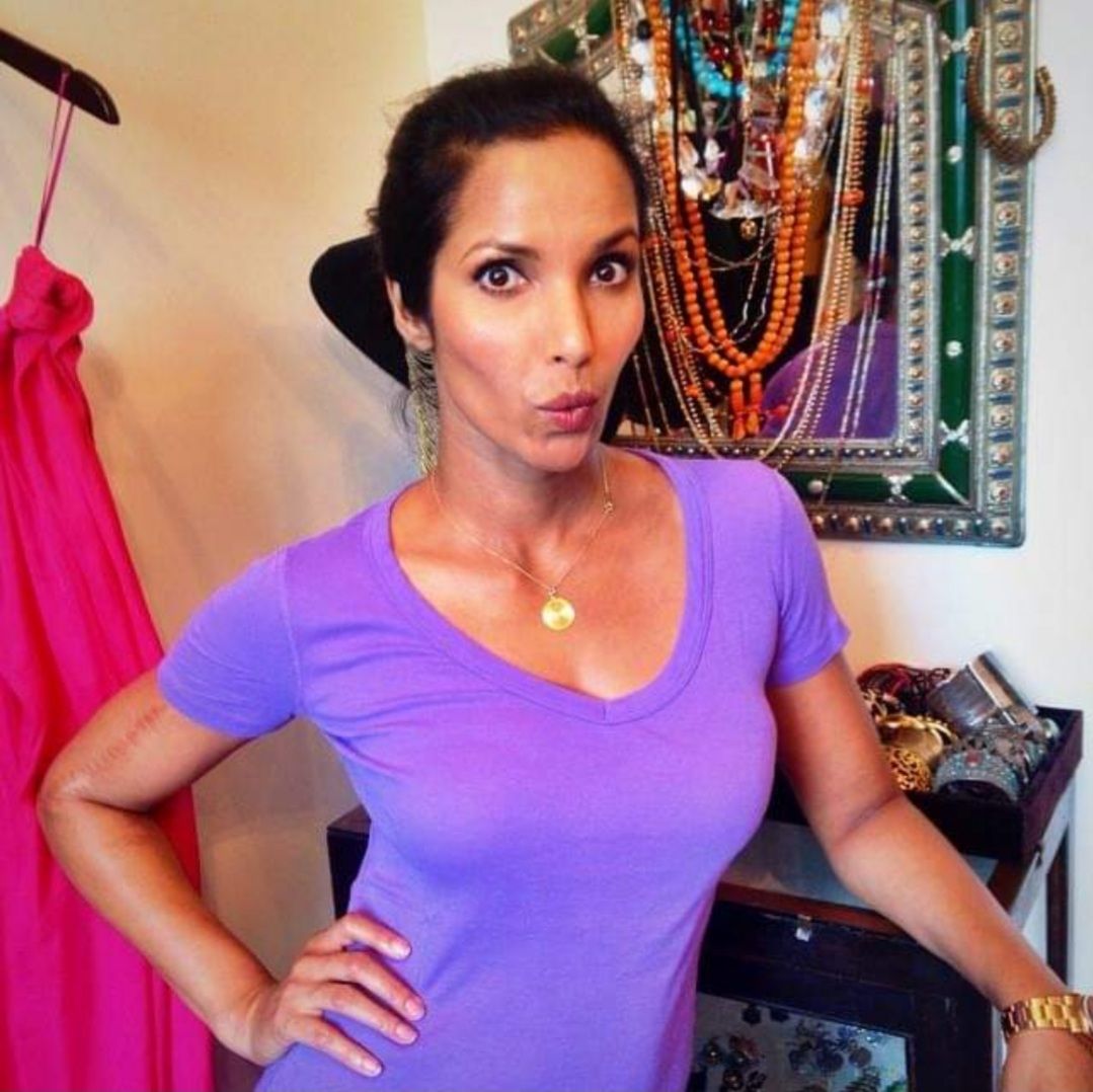 Hot no matter what she's doing. | Scrolller