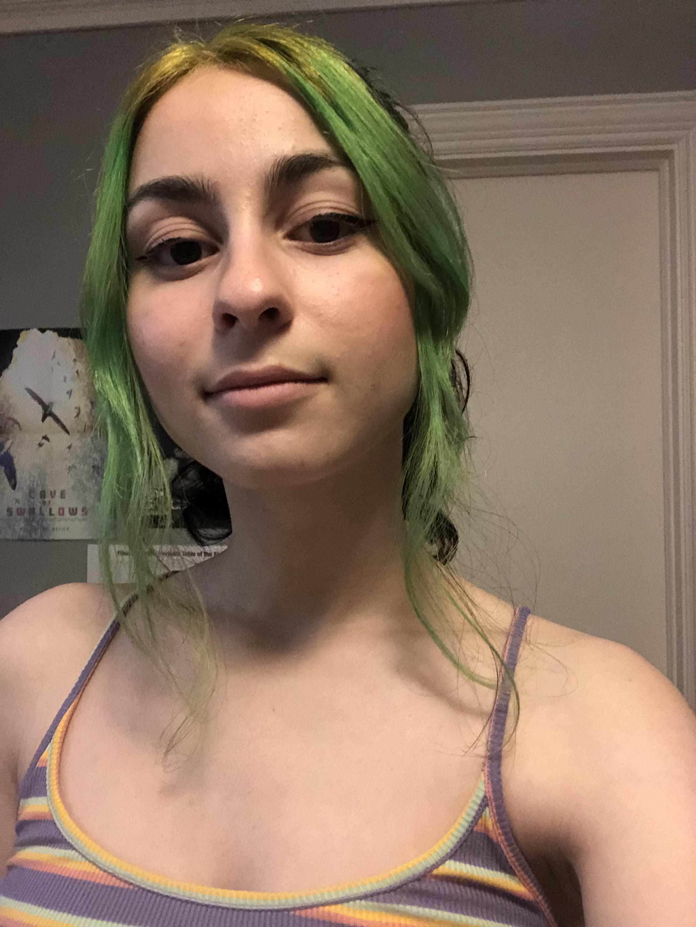 How do I look? 18f | Scrolller