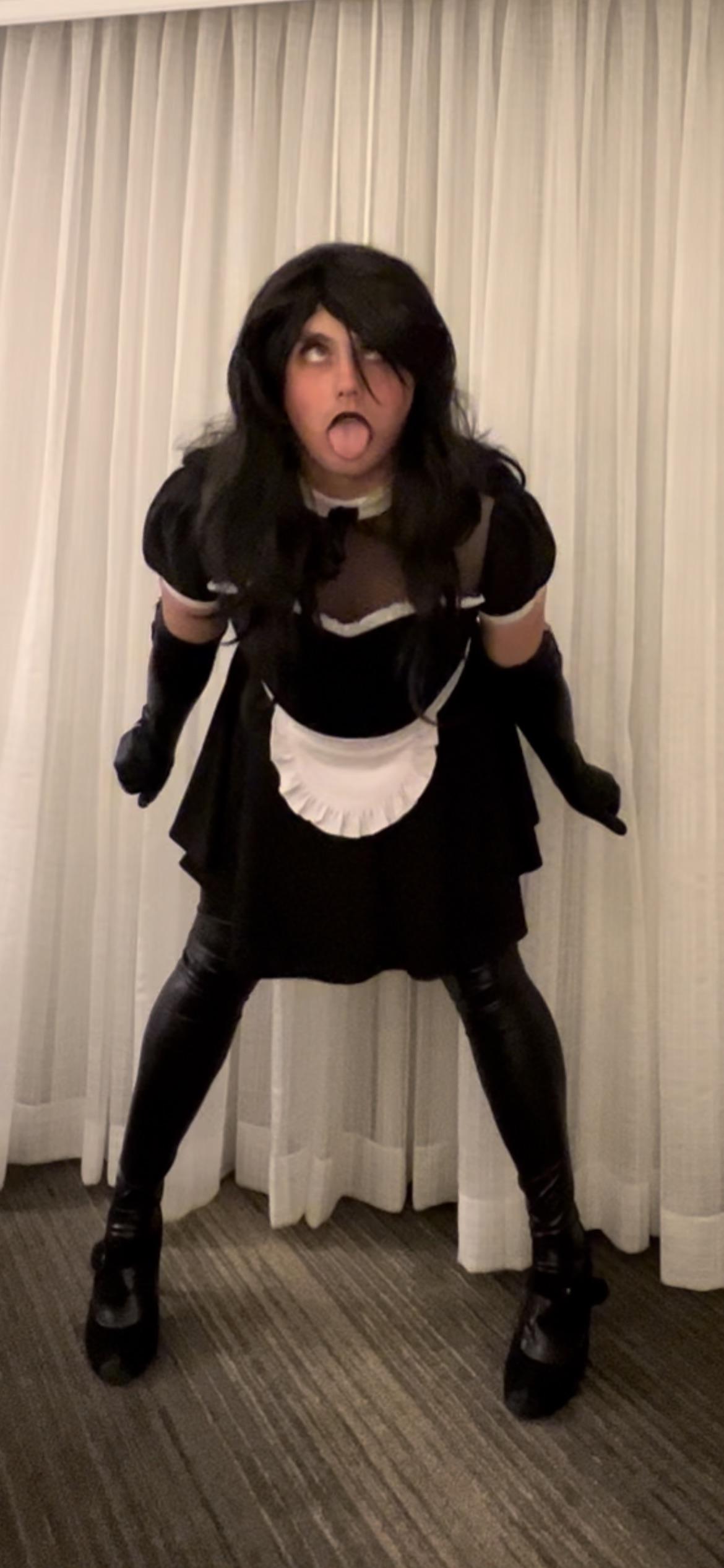 How many inches would you put in your local goth femboy? | Scrolller