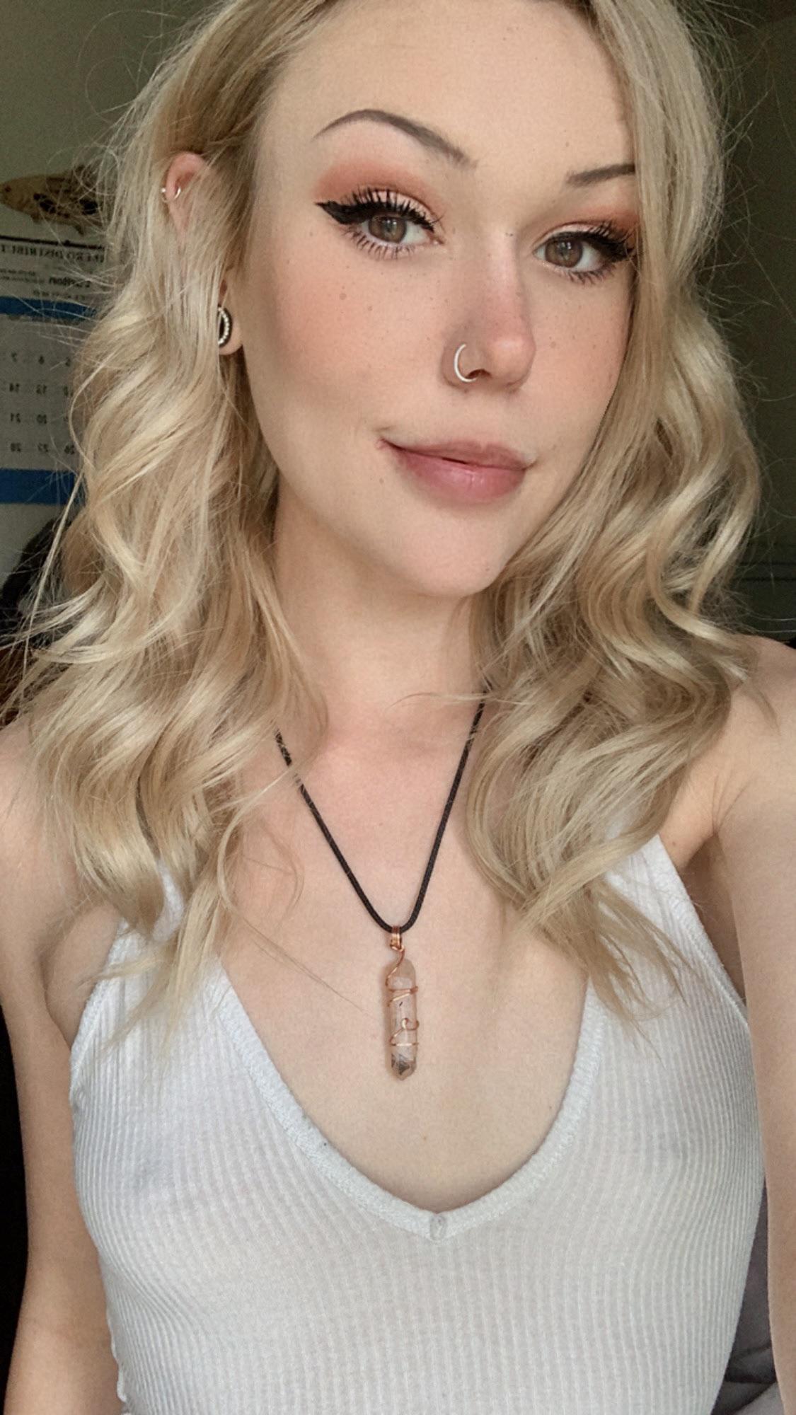 Howdy, happy Friday! | Scrolller