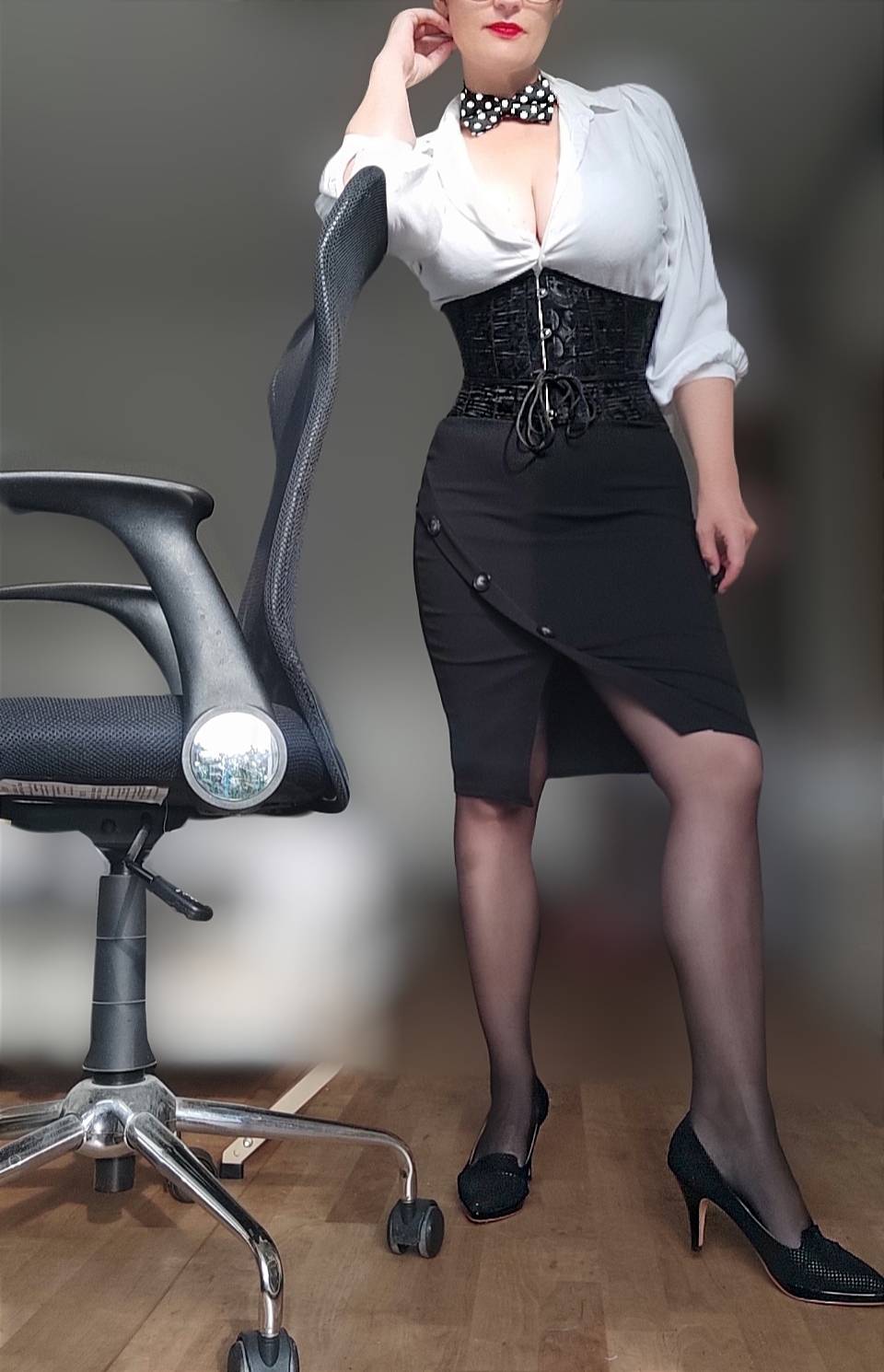 How's my bow tie | Scrolller