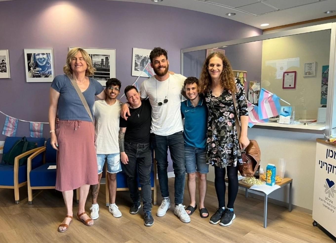 Humans come in all shapes and sizes. | Scrolller