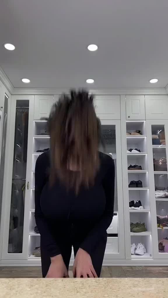 Huuugely talented performer | Scrolller