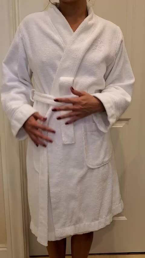 There is no need for robes in this house | Scrolller