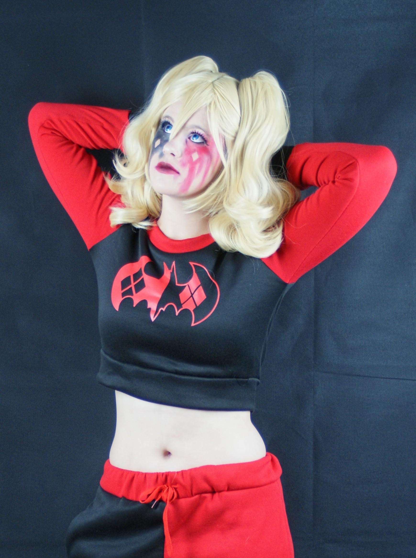 I bring some more Harley midriff~ | Scrolller