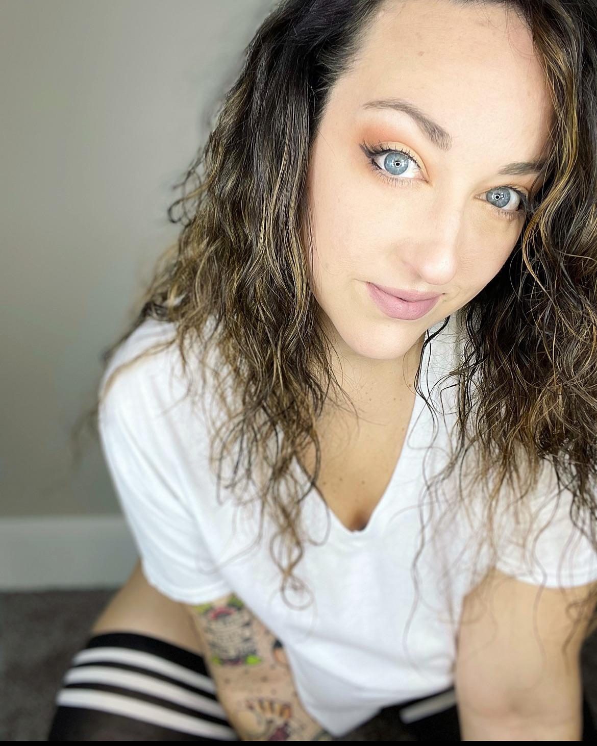 I could be your distraction 😏 | Scrolller