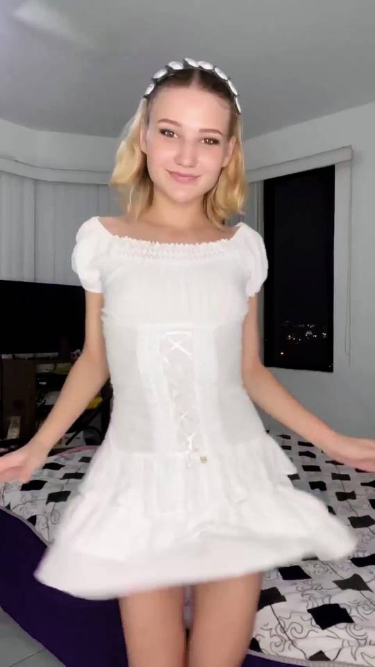 I could be your lil princess | Scrolller