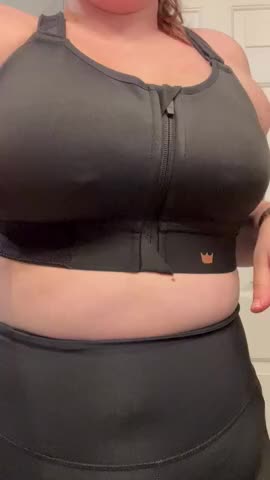 I exercise my mombod every day, but it’s still nice and soft for you 😘 | Scrolller
