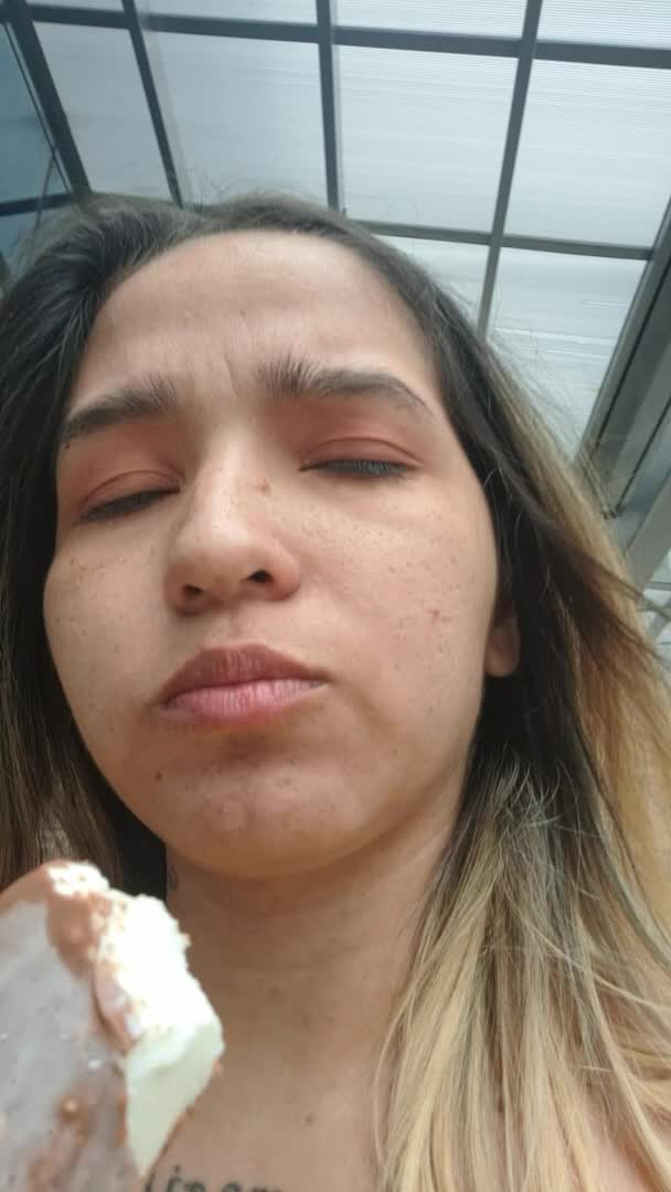 i get so horny when i flash outside | Scrolller