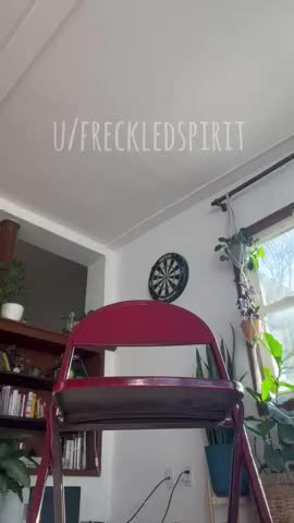 I got a tiny chair | Scrolller