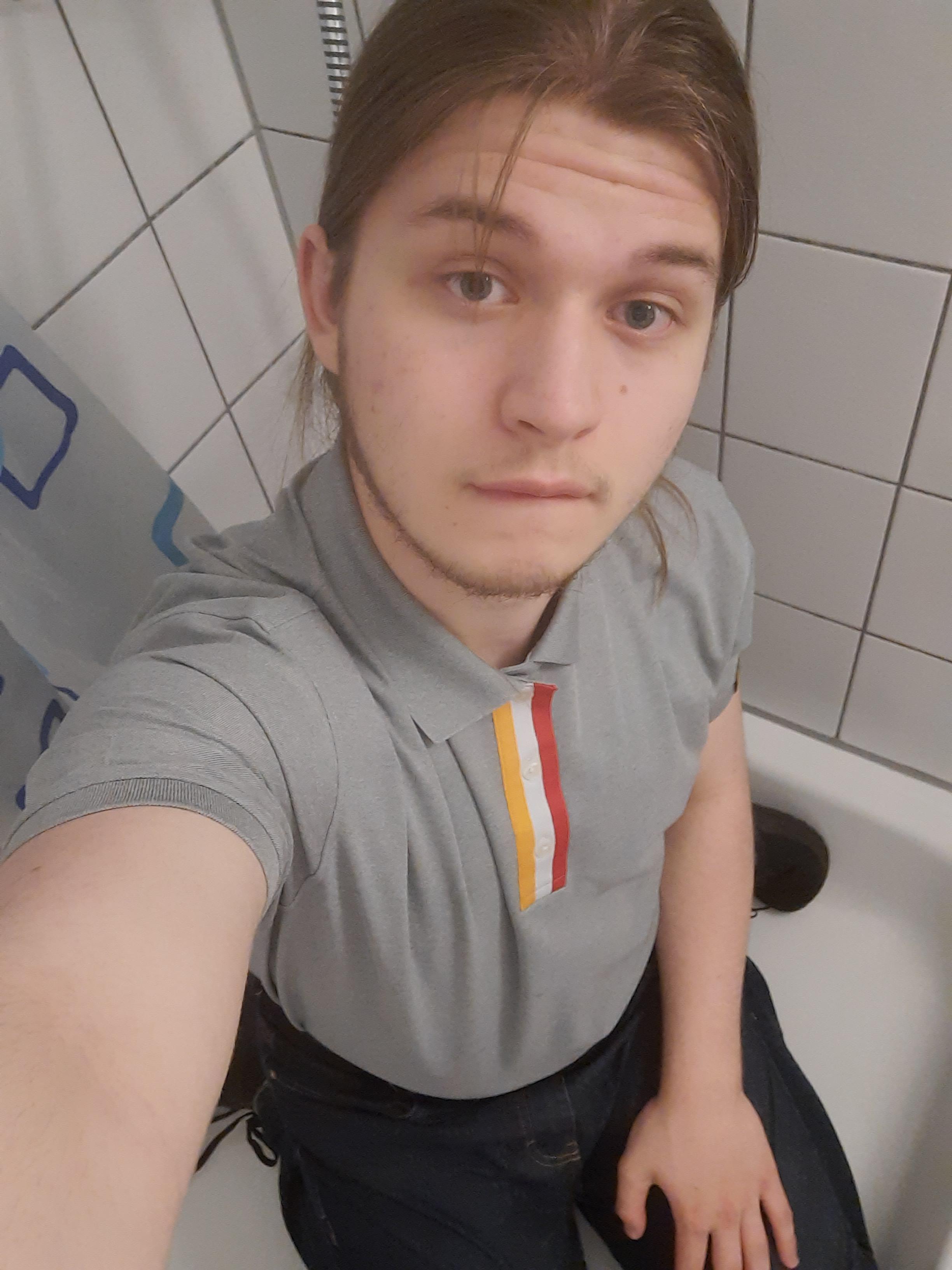 I hope I won't get fired for this like that foot letuce guy lol | Scrolller