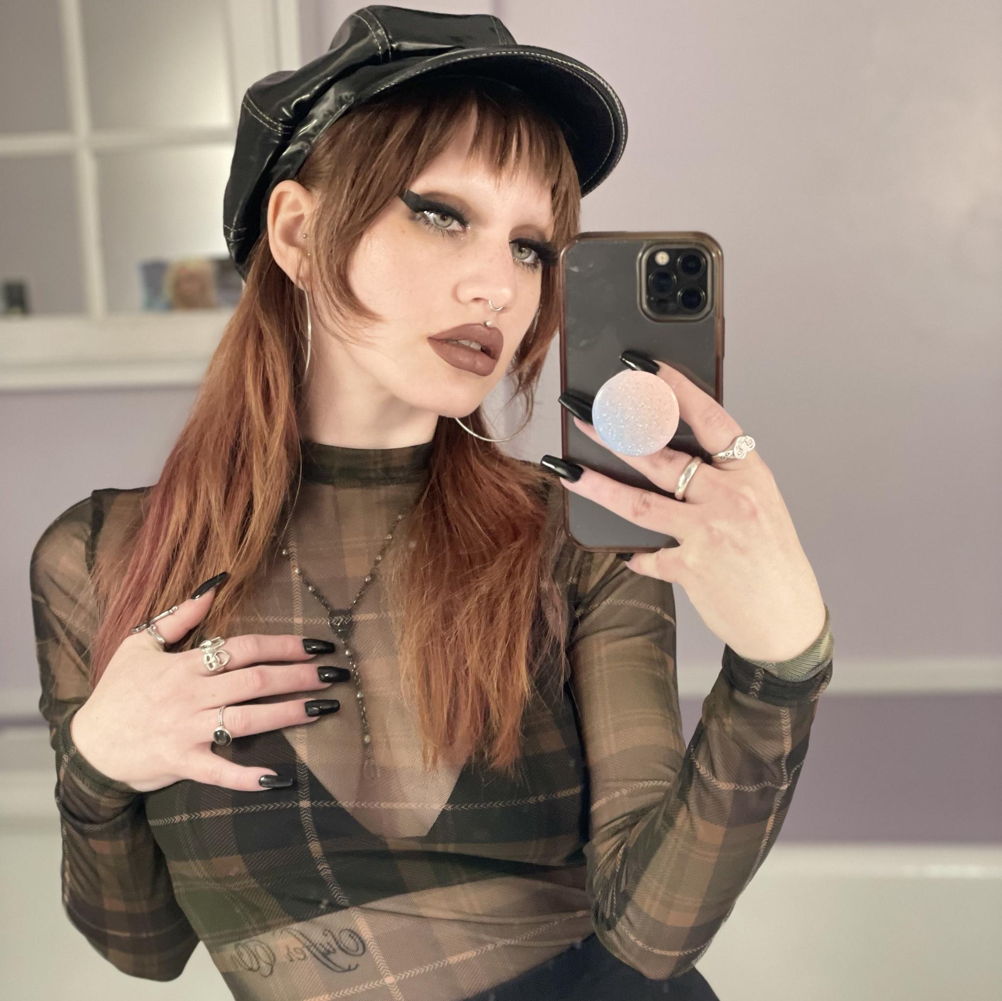 I just always feel like my tiny little baby hands ruin mirror selfies | Scrolller