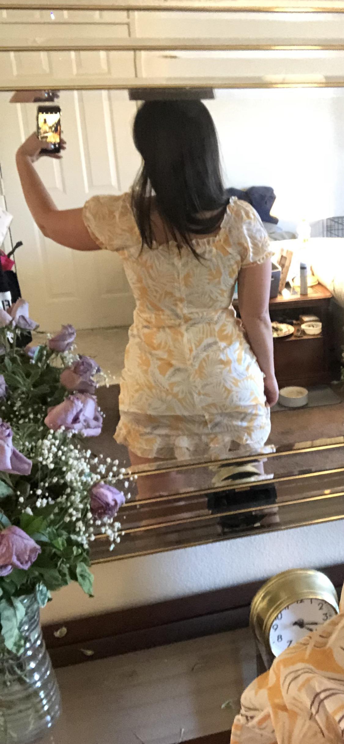 I love how I look in yellow | Scrolller