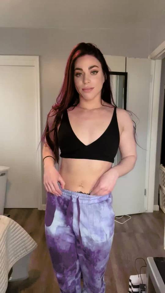 I love how I pull my pants down and this is normal [F] | Scrolller