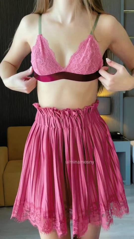 I love presenting my tits for you | Scrolller