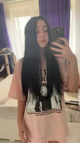 I Love Showing Off My Tight Body On The Internet | Scrolller