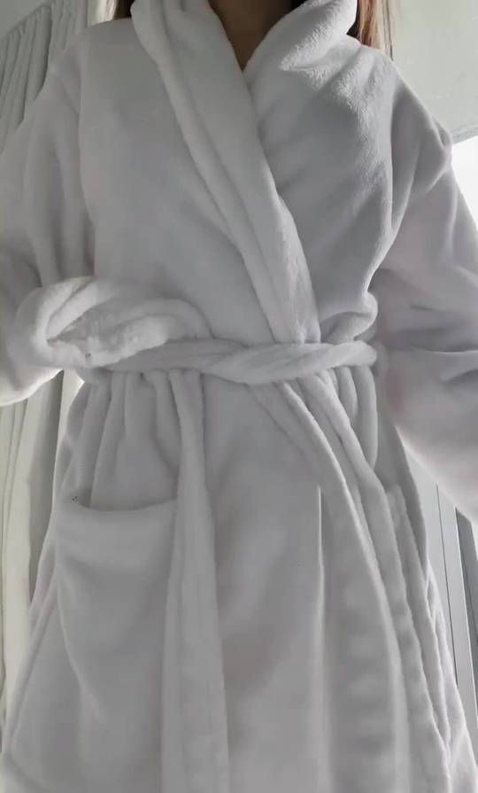 I’m super tiny.. I wonder if you’ll fit inside me ;) | Scrolller