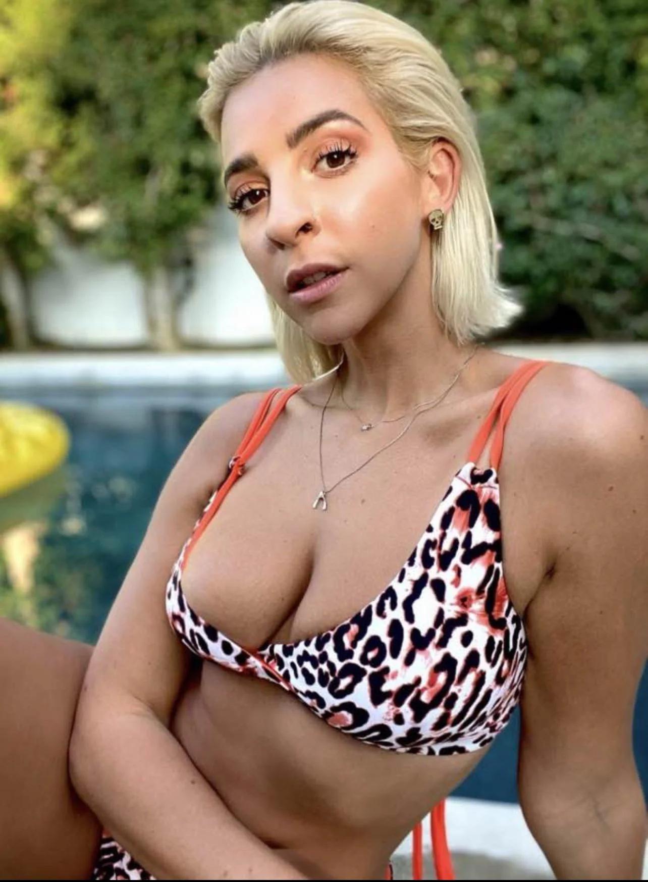 I wanna facefuck Gabbie Hanna sooo bad... | Scrolller