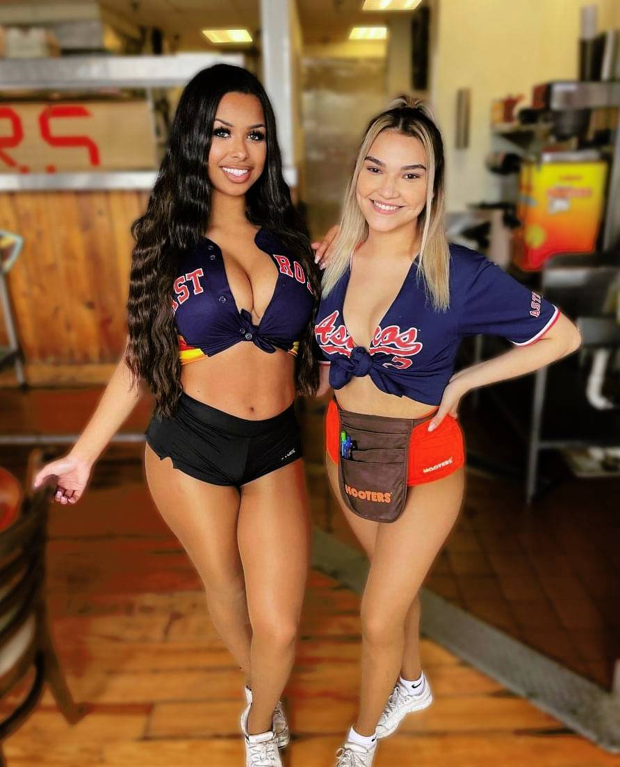 I wonder who gets tipped more… | Scrolller