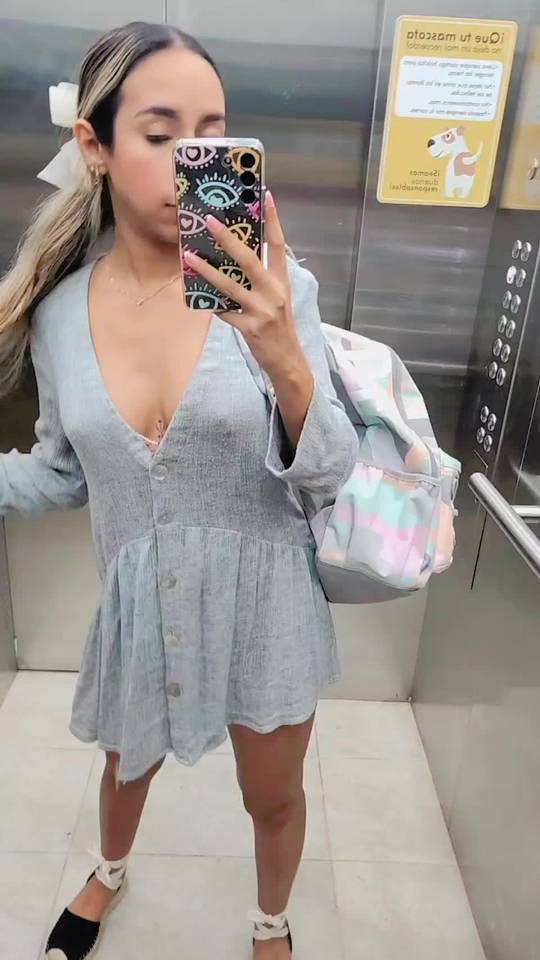 I'd not let you get bored in a stuck elevator 😅 | Scrolller