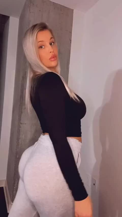 If you like my Mom butt, I'd let you pound it. | Scrolller