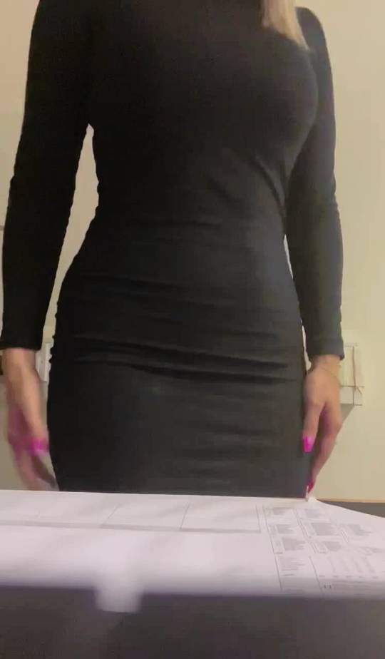 I’m the most qualified slut at the office | Scrolller