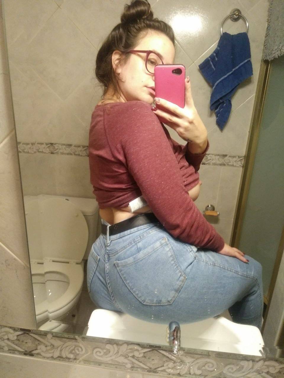 im horny. suscribe free | Scrolller