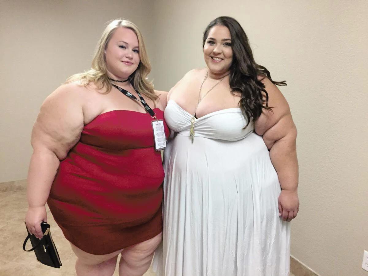 Imagine a threesome with both these goddesses at their peak weights | Scrolller