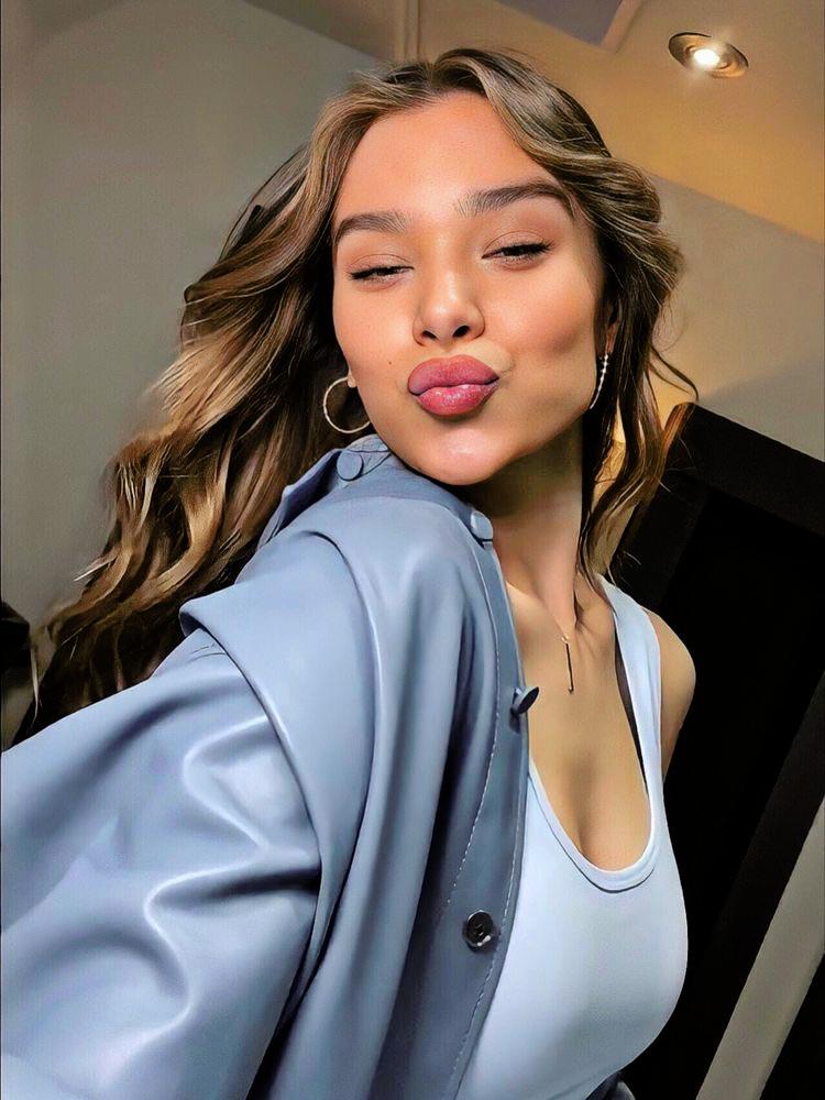 Imagine she sucking with those lips | Scrolller