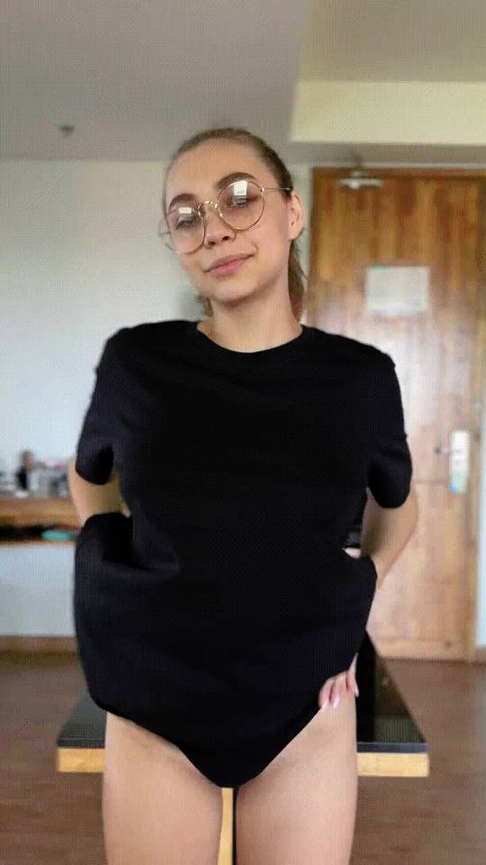 Imagine waking up from kisses down there | Scrolller