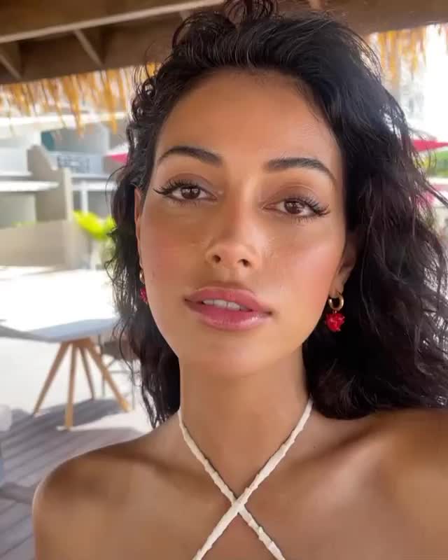 Indonesian And Spanish Scrolller