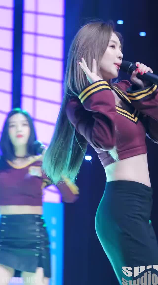 Irene - omg I can't stop posting this Gif | Scrolller