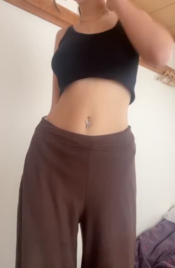 It’s cold so I had to wear two pairs of pants today | Scrolller