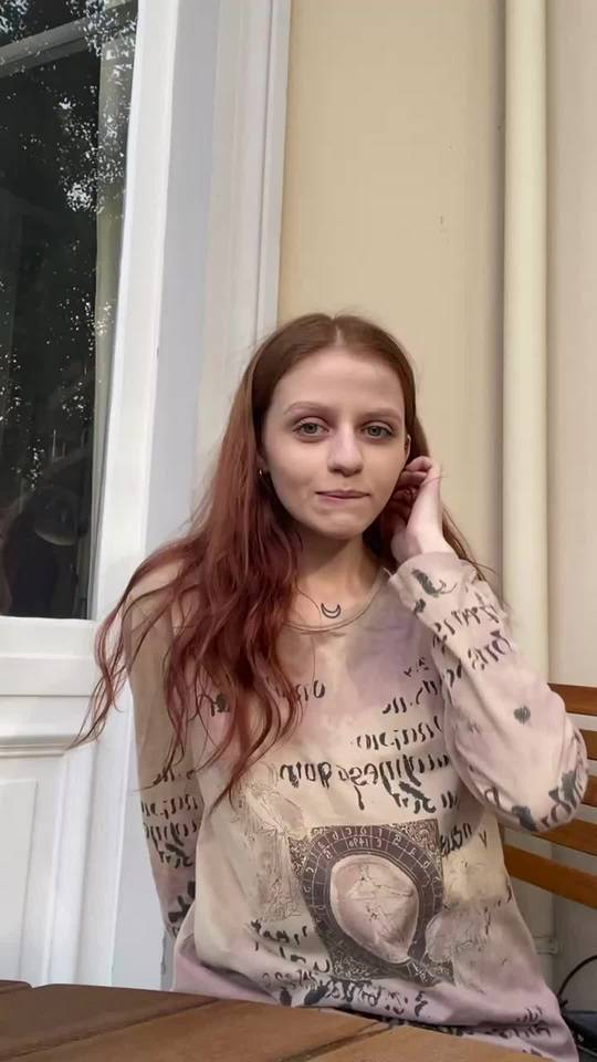 it's a good idea to sit in a cafe and flash your boobs to passers-by | Scrolller