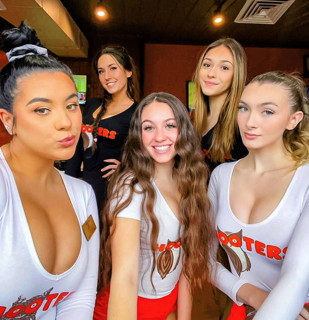 It's time to huddle... around a plate of hot wings. 😜 | Scrolller