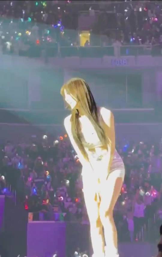 ITZY - Yuna | Scrolller