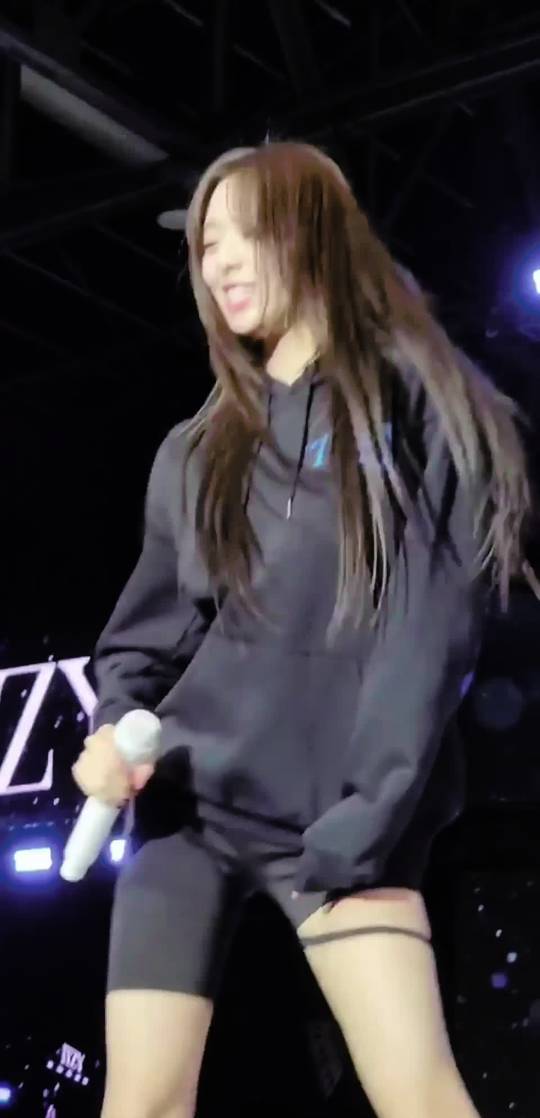 ITZY - Yuna | Scrolller