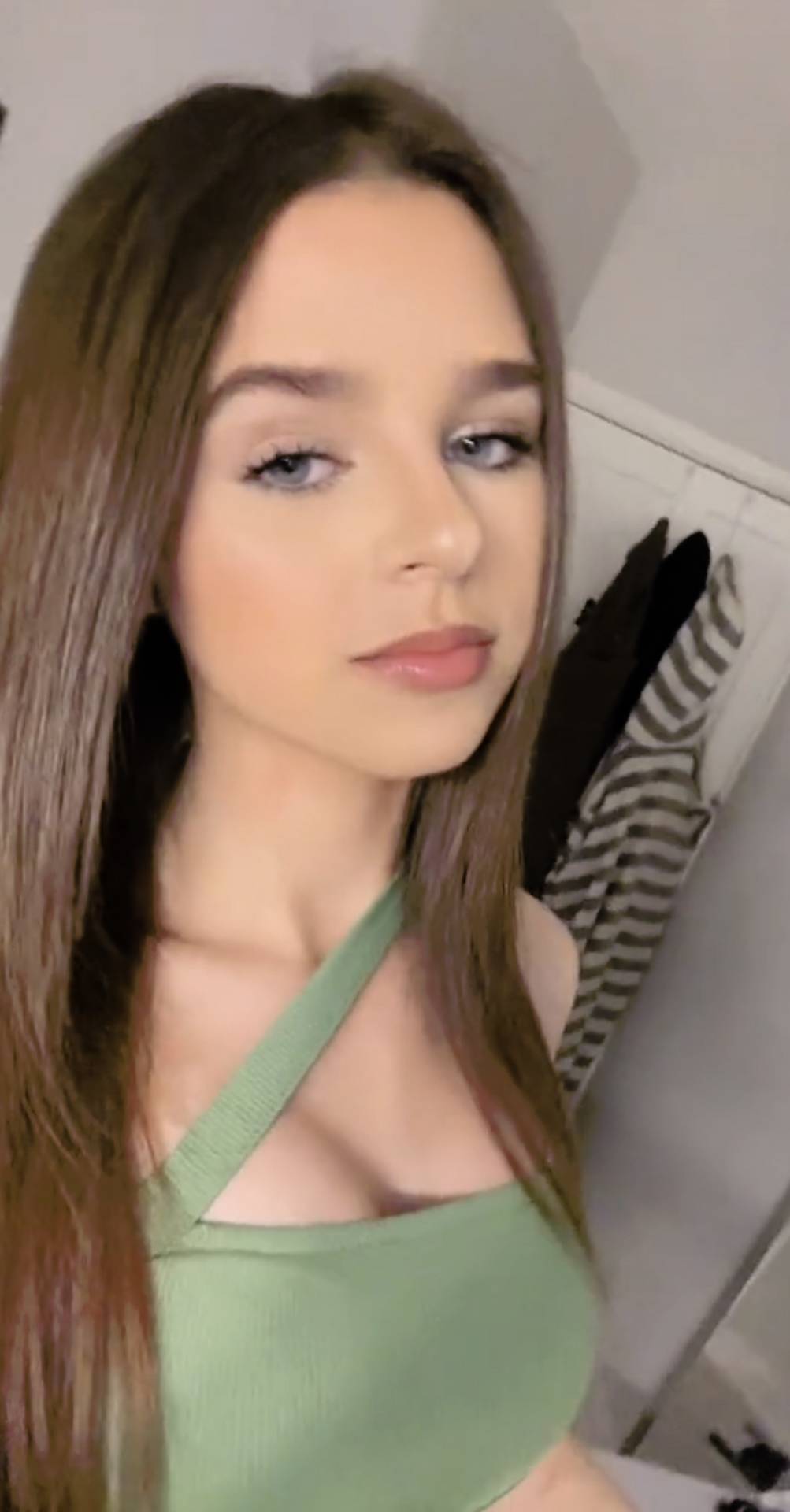 Izzy 🤤 | Scrolller