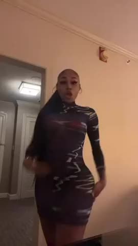 Jania Meshell | Scrolller