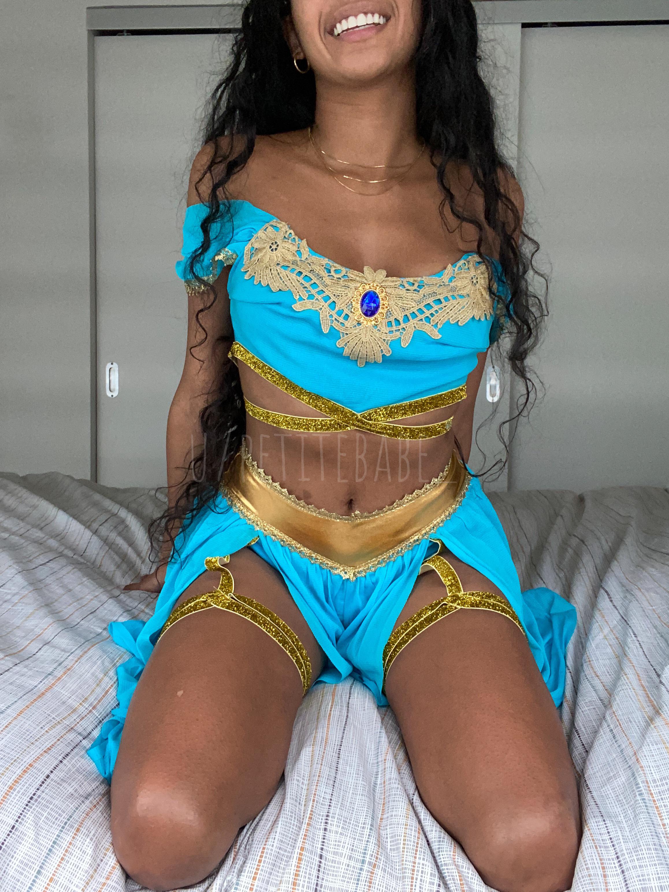 Jasmine photo set & videos | Scrolller