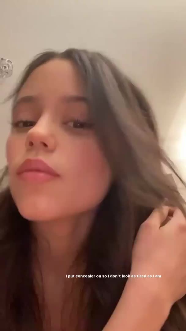 Jenna Ortega - Perfect lips | Scrolller