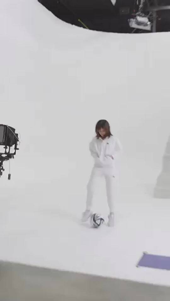 Jenna Ortega playing with balls | Scrolller