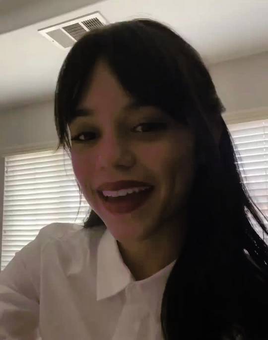 Jenna Ortega - Red lips | Scrolller