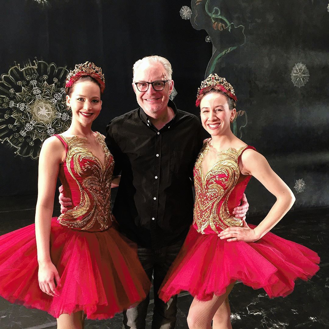 Jennifer with her Red Sparrow dance double, and director Francis Lawrence | Scrolller