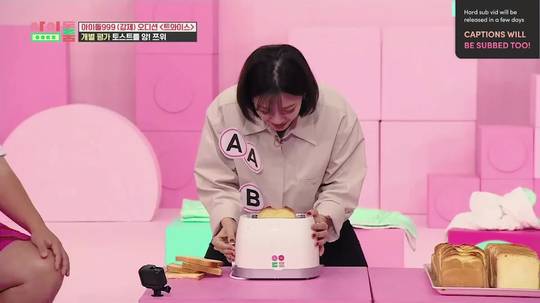 Jeongyeon getting dat bread | Scrolller