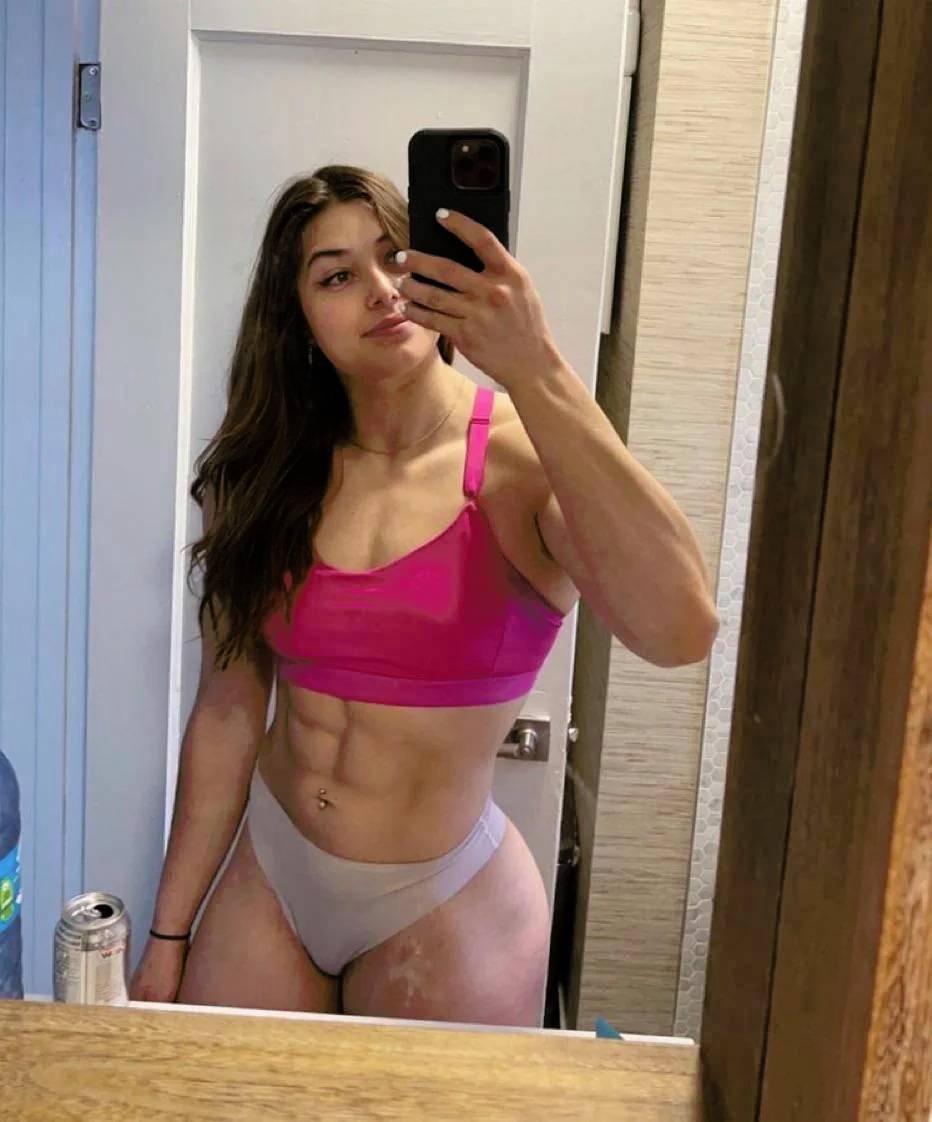 Jessica Buettner | Scrolller