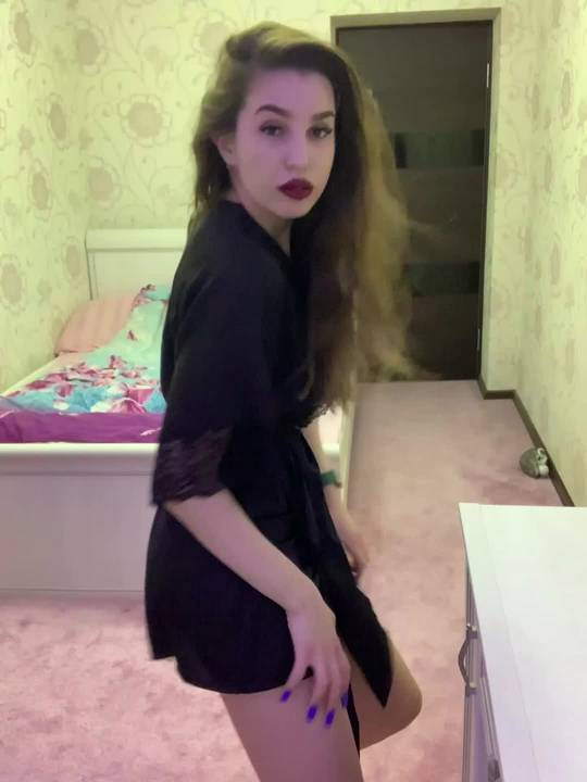 Jiggle in Black Robe 🍑 Check out my bio for more!! | Scrolller