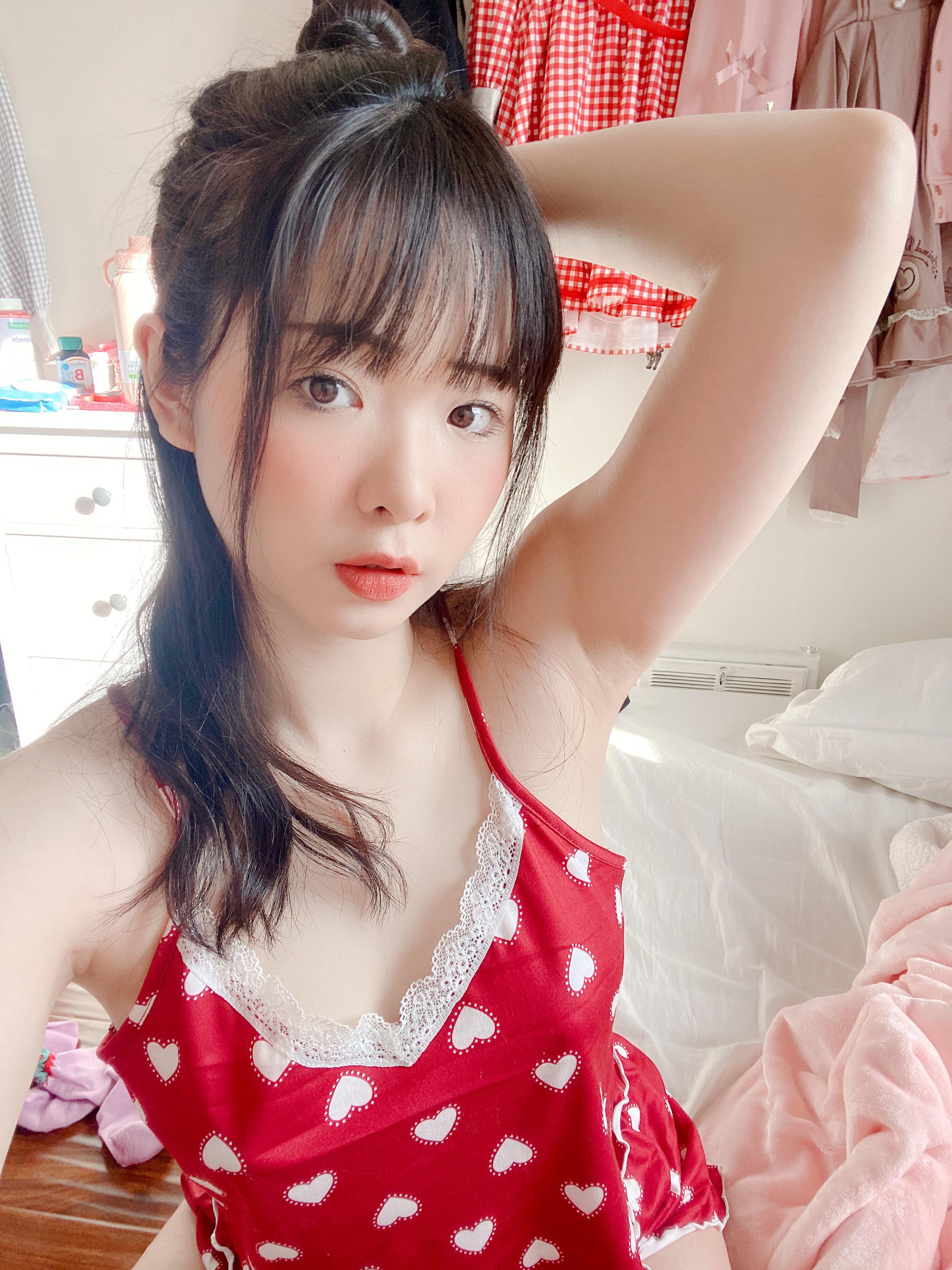 juicy? sweaty? | Scrolller