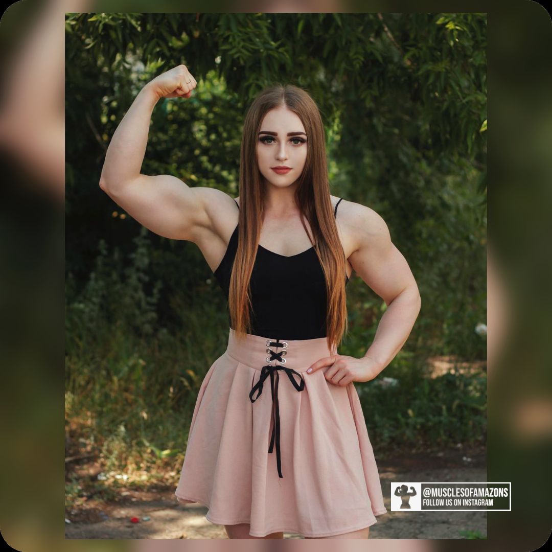 Julia Vins | Scrolller