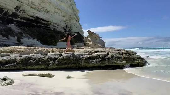 Jumping to the edge of the cliff | Scrolller